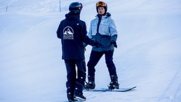 Snowboarding for beginners: tips and gear you need